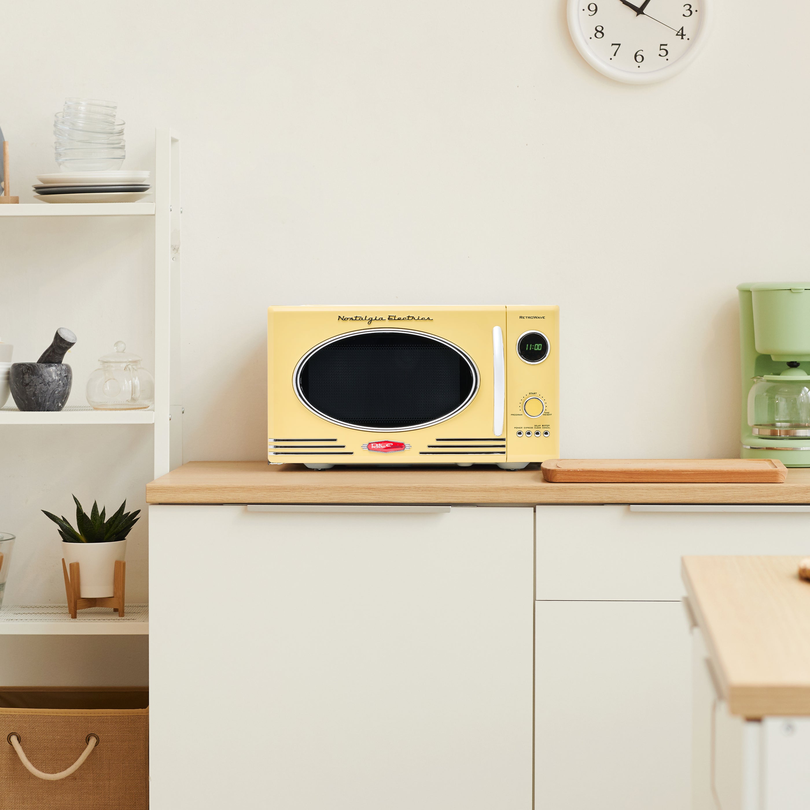 Retro 0.9 Cubic Foot 800-Watt Countertop Microwave Oven - Yellow ...